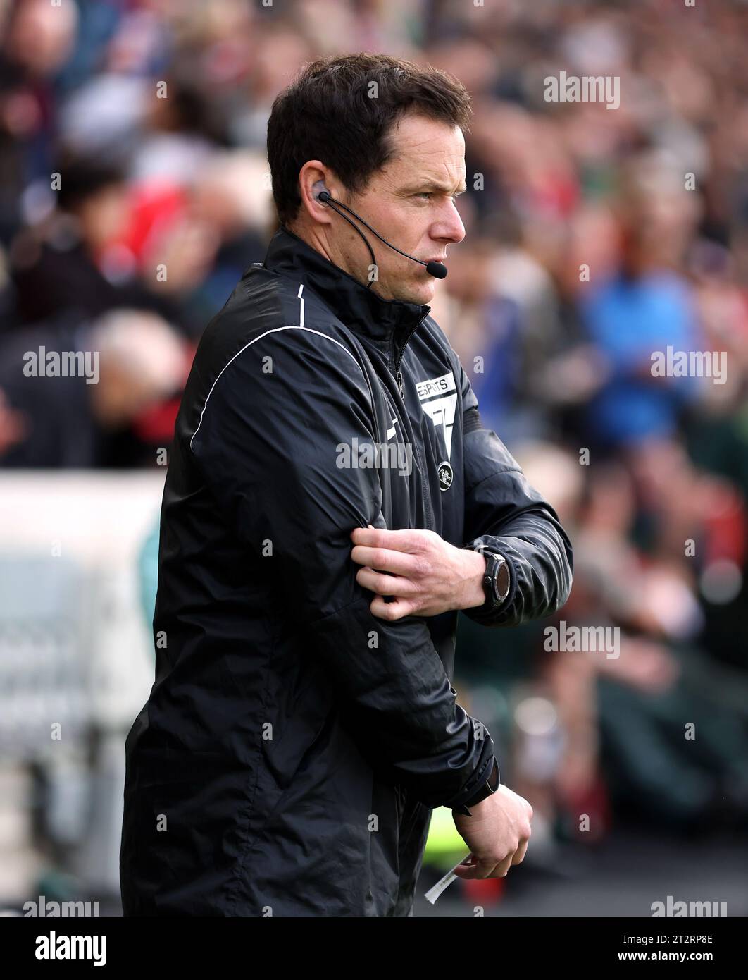 Fourth Official Darren England during the Premier League match at the ...
