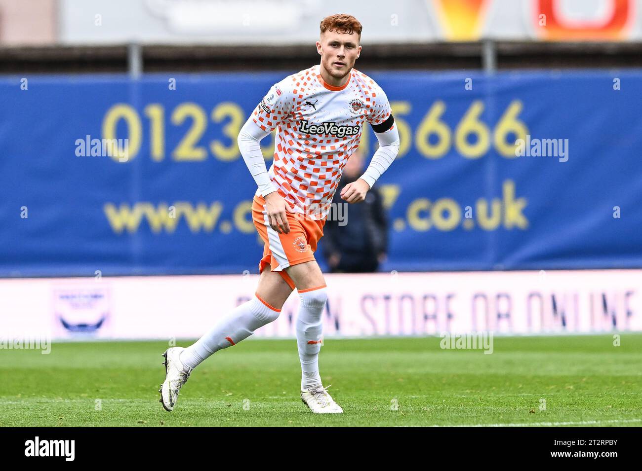 Sonny Carey #10 of Blackpool during the Sky Bet League 1 match Oxford United vs Blackpool at ...