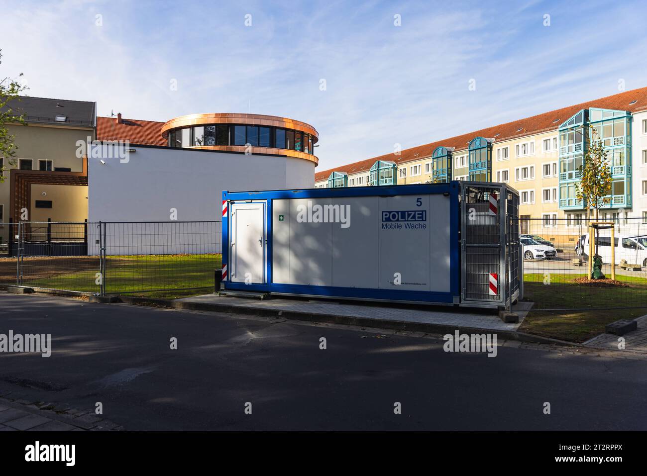 Weill - Synagoge in Dessau Mobile Polizeiwache vor dem Neubau der ...