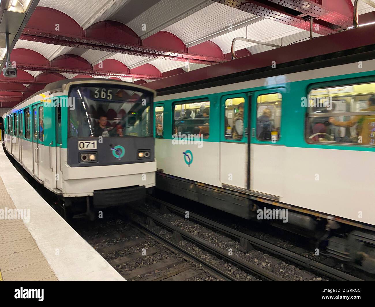 Arriving Metro, Metro station, Paris, France Stock Photo - Alamy