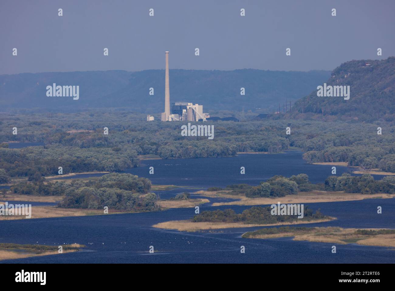 A power plant in the Mississippi River valley Stock Photo - Alamy
