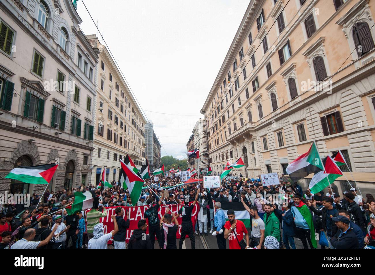 Rome, . 21st Oct, 2023. 21/10/2023 Demonstration in the square in Rome ...