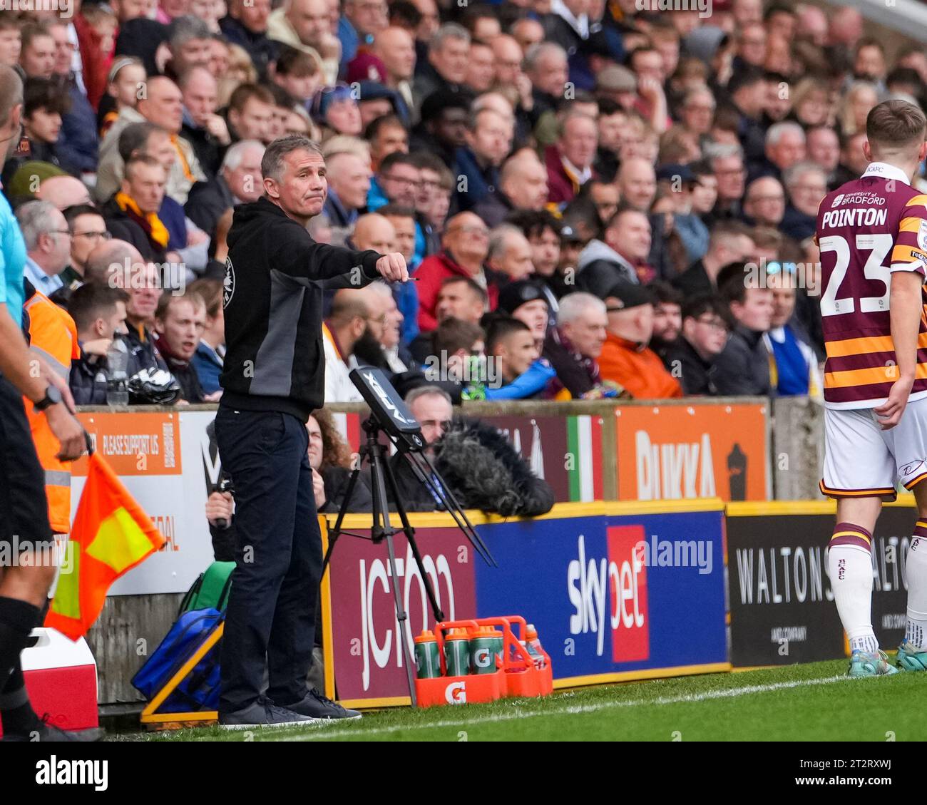 Wrexham afc phil parkinson hi-res stock photography and images - Alamy