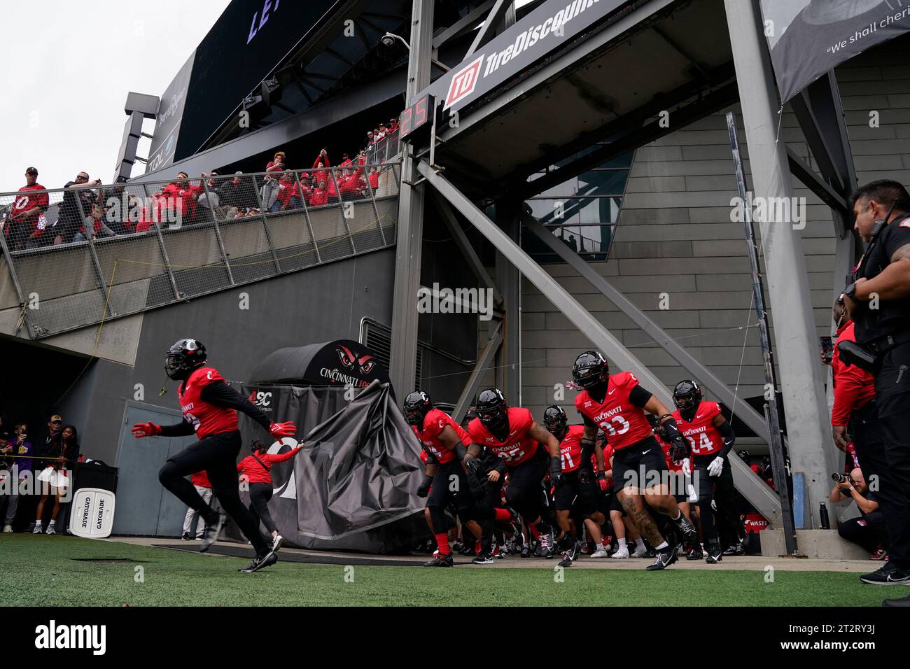 Cincinnati Bearcats players enter the field prior to an NCAA college ...