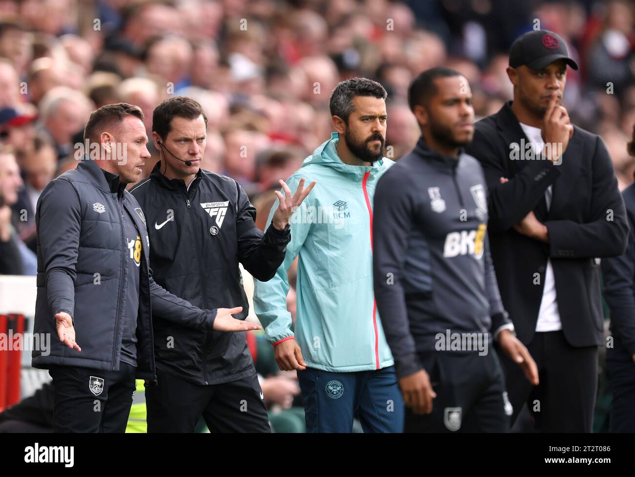 Fourth Official Darren England during the Premier League match at the ...