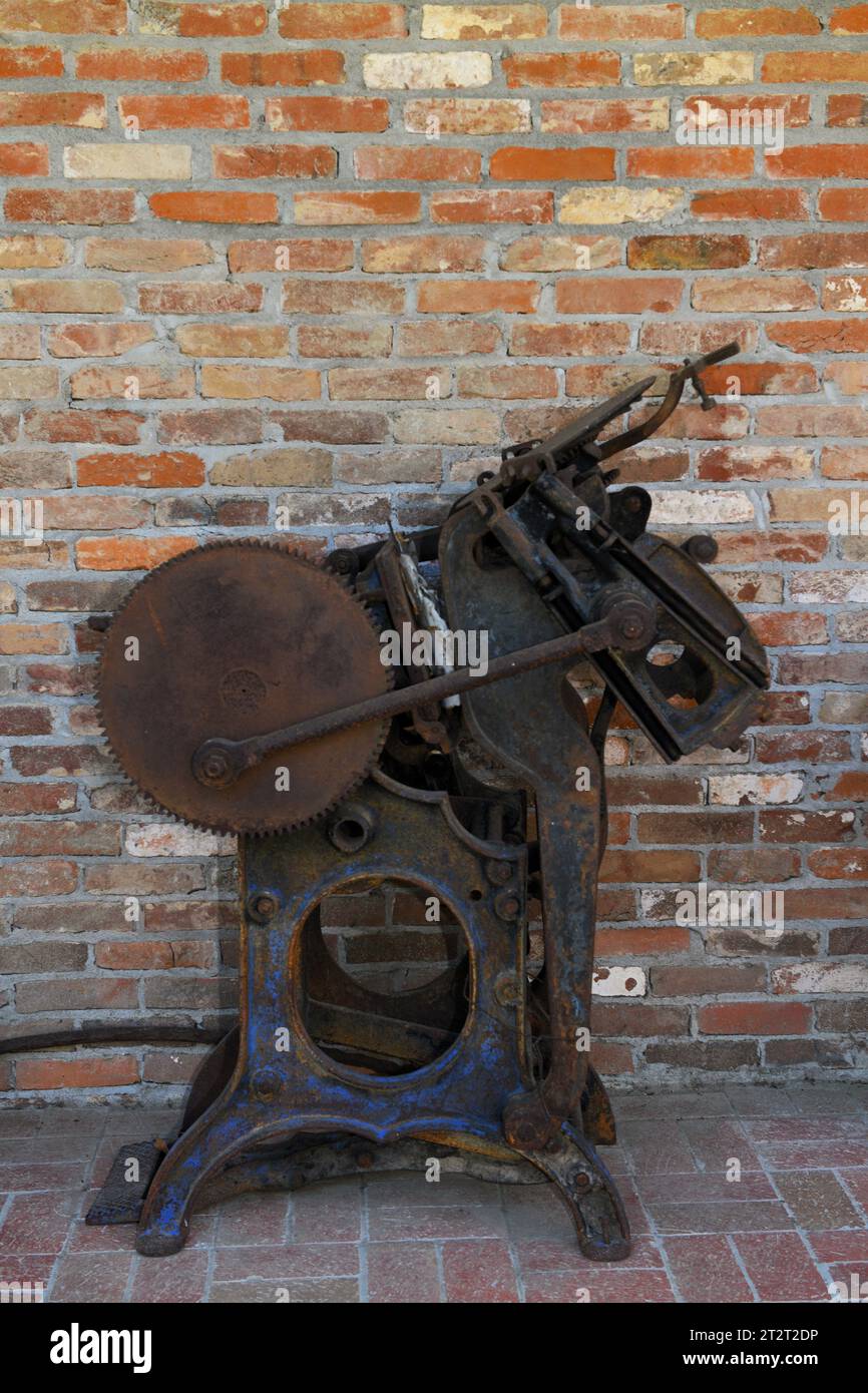 Old printing press Stock Photo - Alamy
