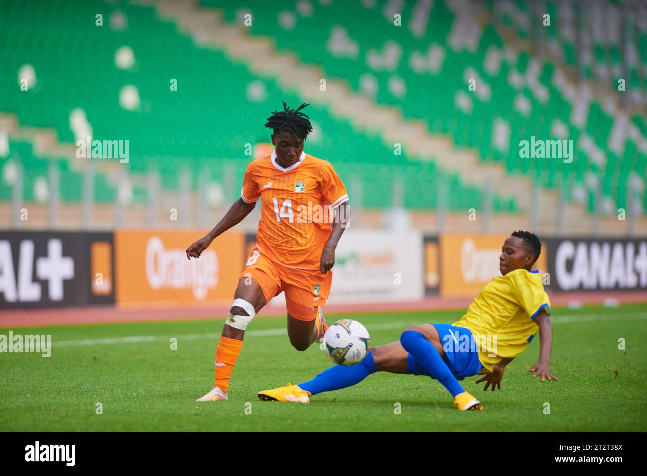 KOUASSI ROSEMONDE winning her duel against the Tanzanian player Stock ...