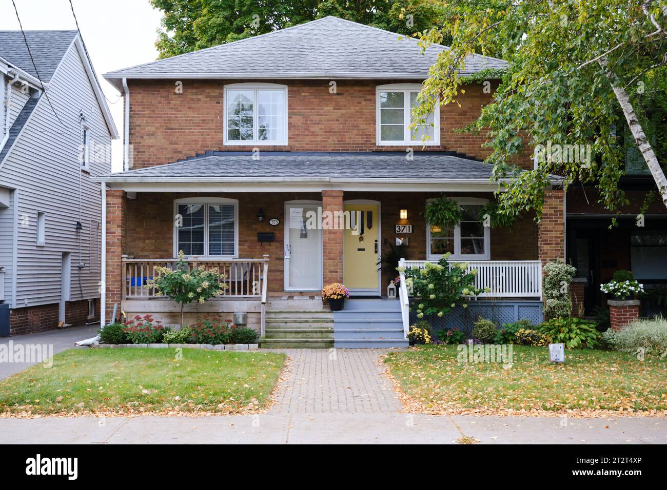 typical Leaside duplex house in Toronto Stock Photo - Alamy