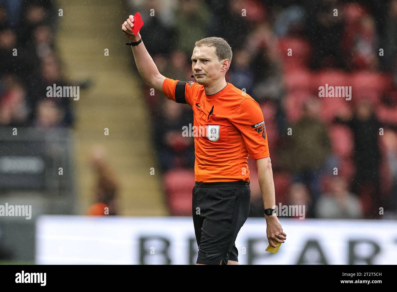 Peter wright referee hi-res stock photography and images - Alamy