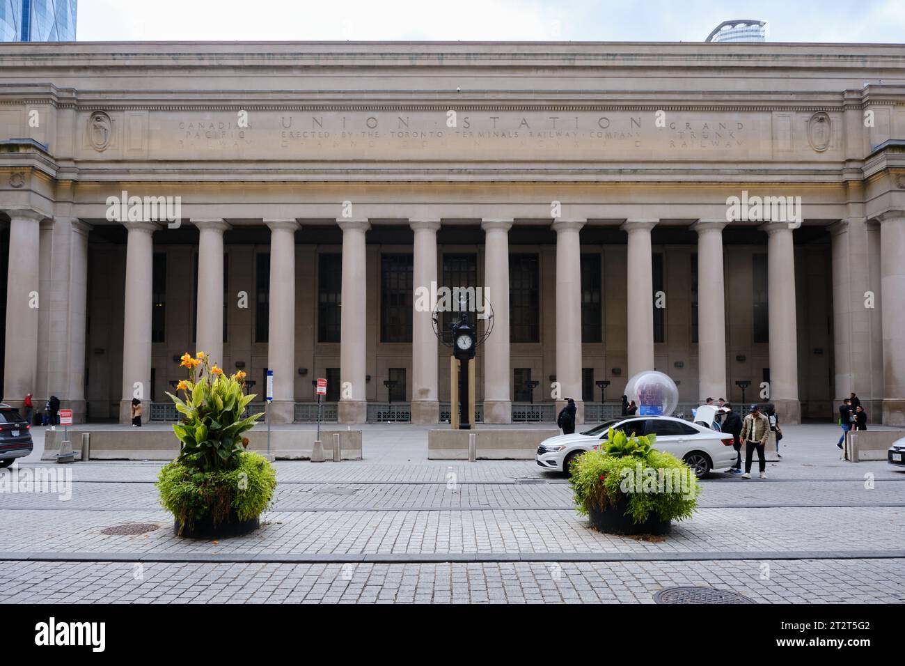 Toronto union station entrance hi-res stock photography and images - Alamy