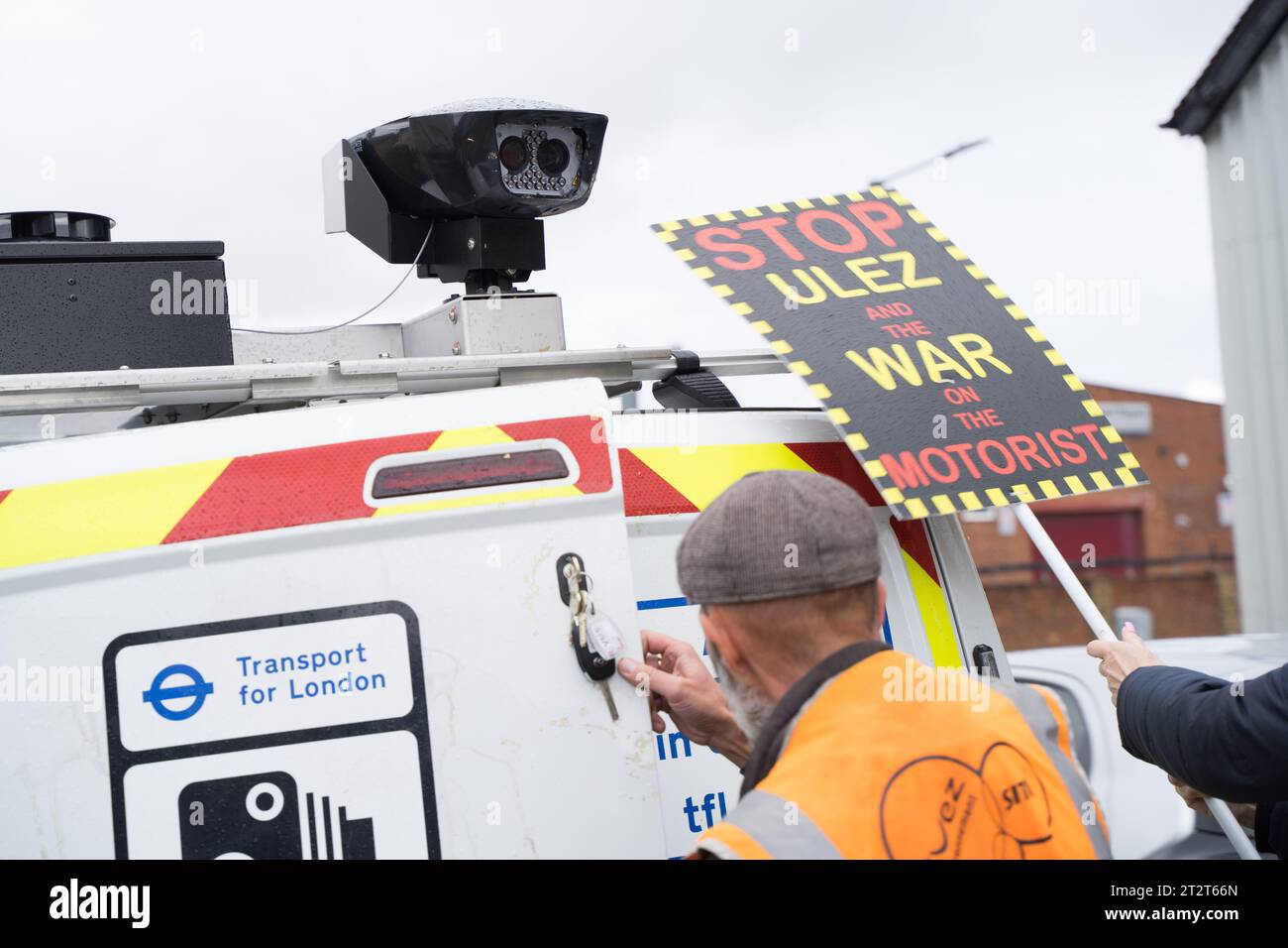 Stop ulez hi-res stock photography and images - Alamy