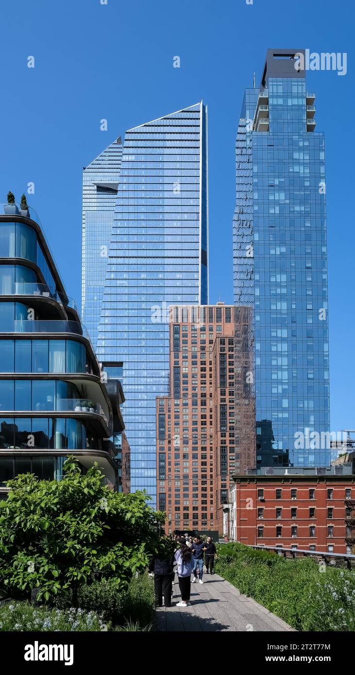 View of the High Line, elevated linear park, greenway and rail trail ...