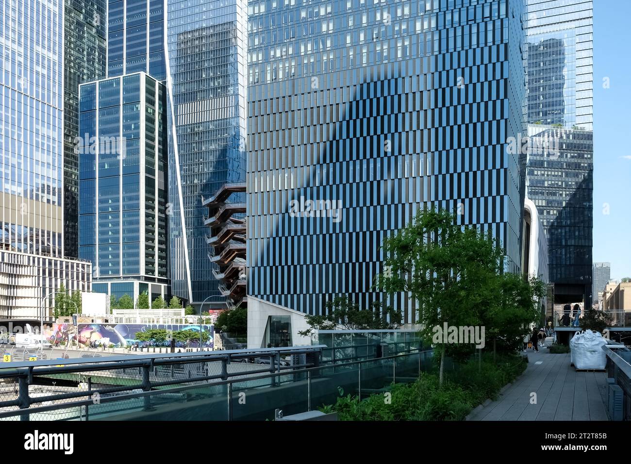 View of the High Line, elevated linear park, greenway and rail trail ...