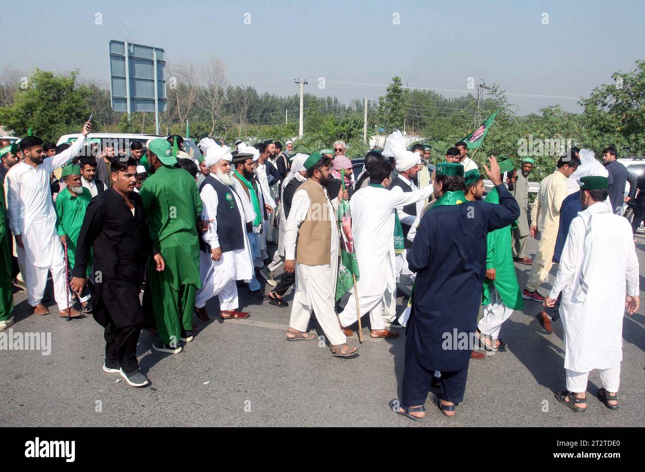 Convoy of Muslim League (PML-N) leaving the city for Lahore to ...