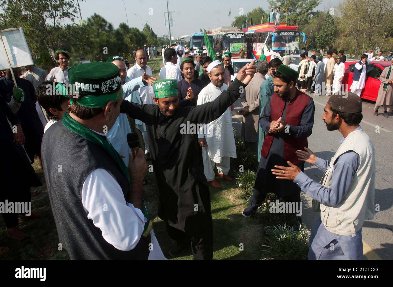 Convoy of Muslim League (PML-N) leaving the city for Lahore to ...