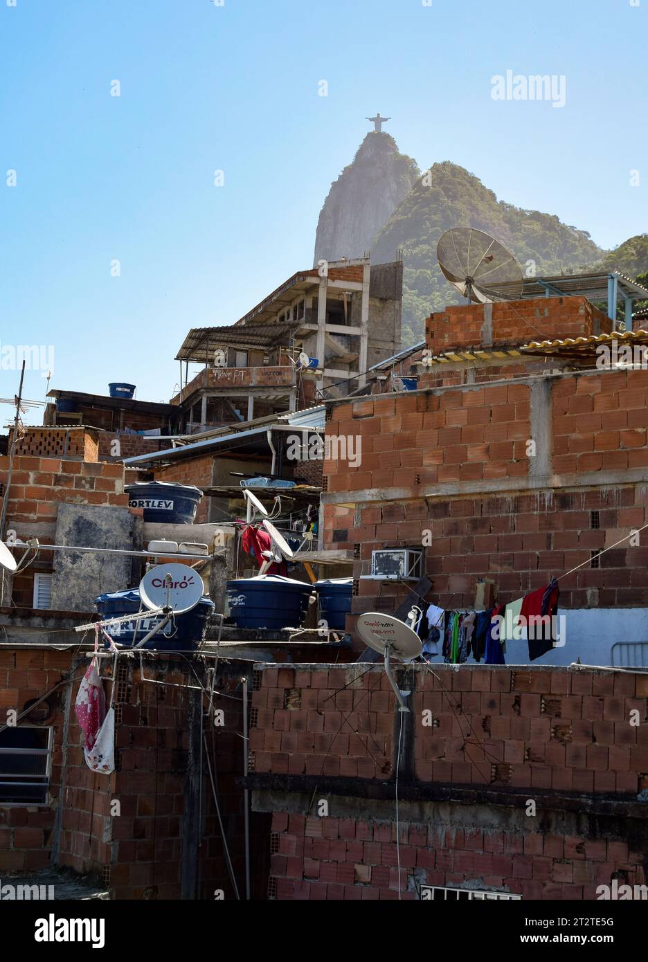 Favela and buildings brazil hi-res stock photography and images - Alamy