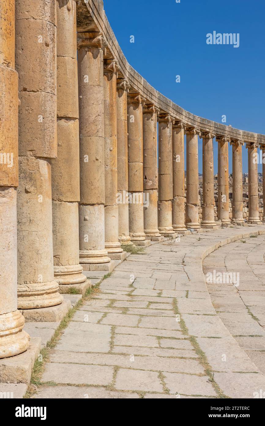 Oval square roman ruins hi-res stock photography and images - Alamy