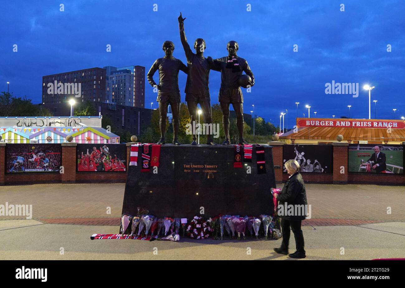 Tributes are laid in memory of Sir Bobby Charlton by The United Trinity ...