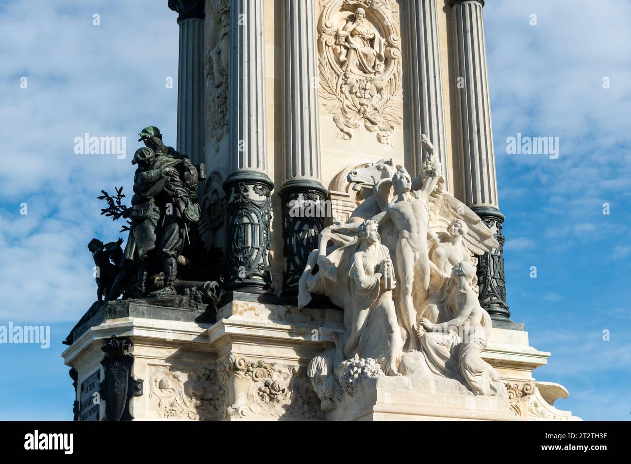 Escultura parque del retiro hi-res stock photography and images - Alamy