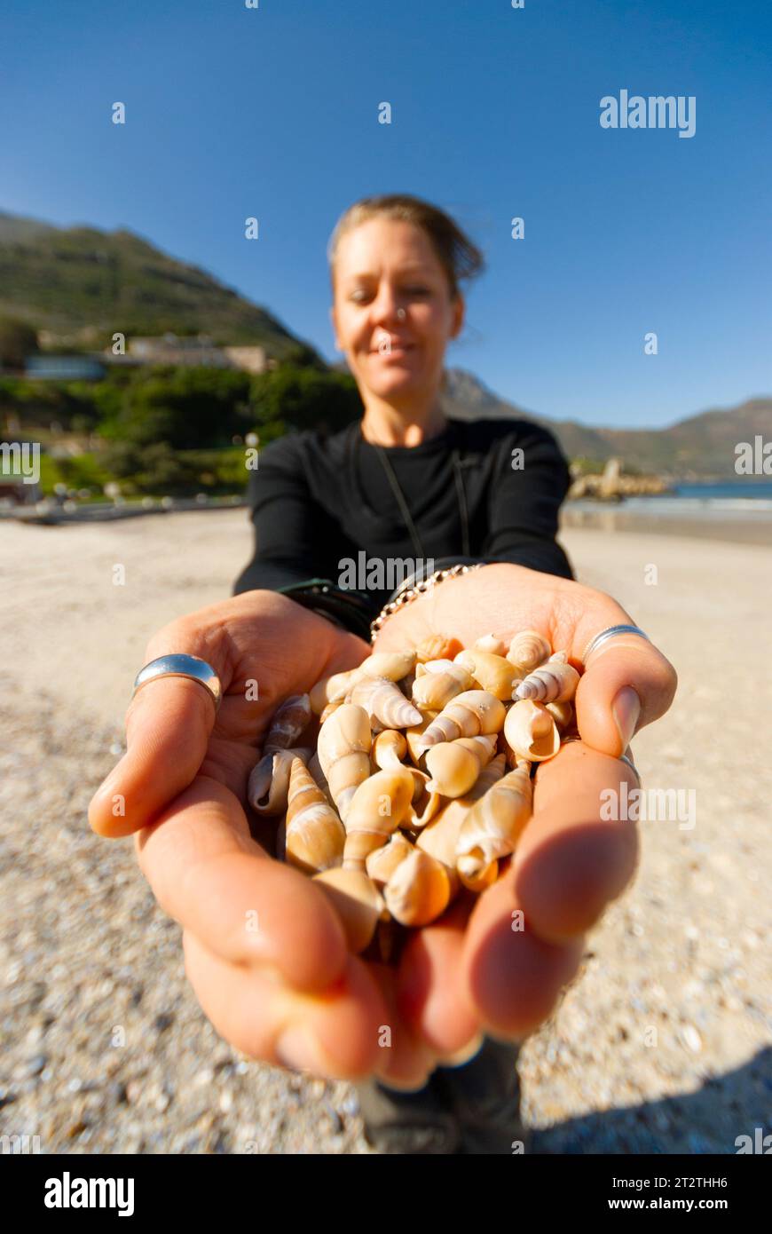 Wearing a thumbring hi-res stock photography and images - Alamy