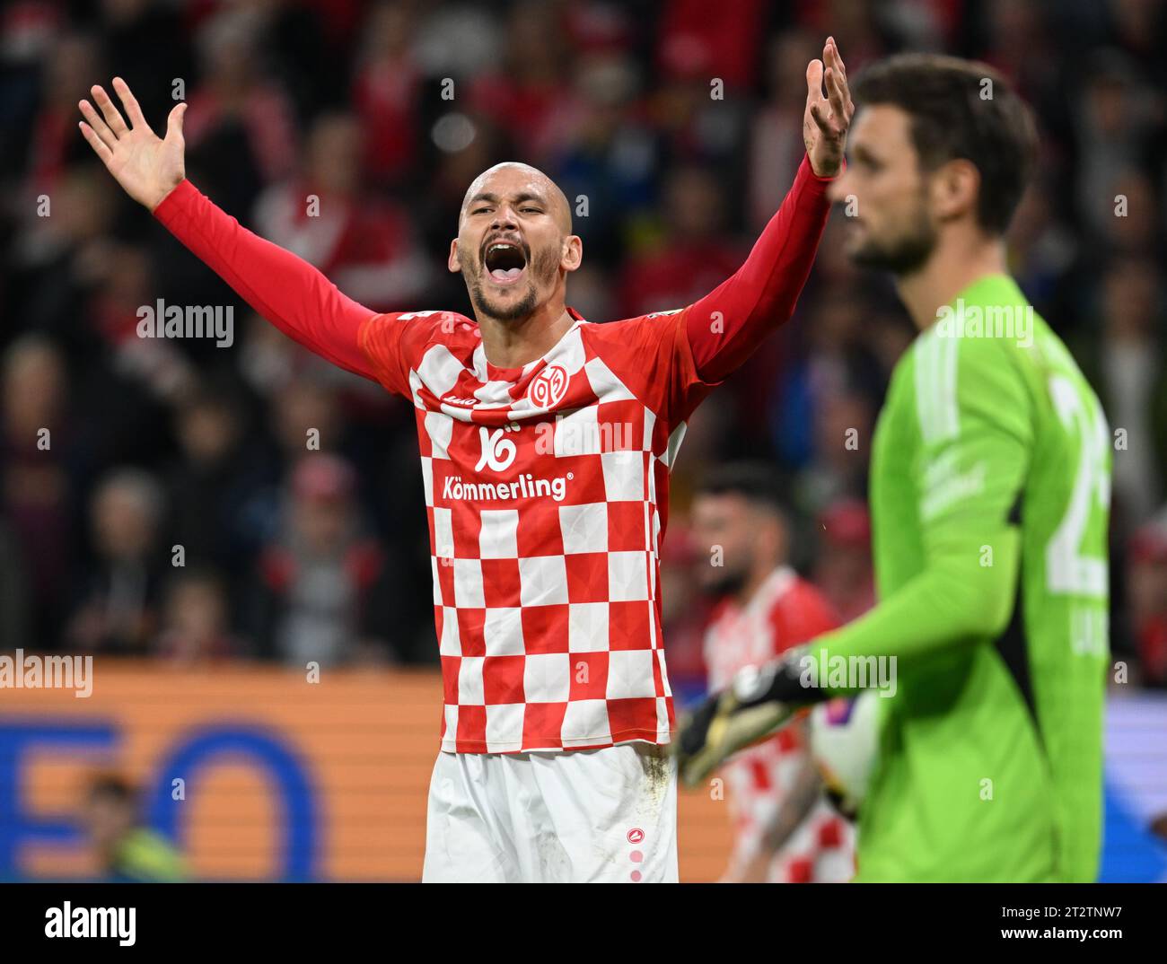 Mainz, Germany. 21st Oct, 2023. Soccer: Bundesliga, 1. FSV Mainz 05 ...