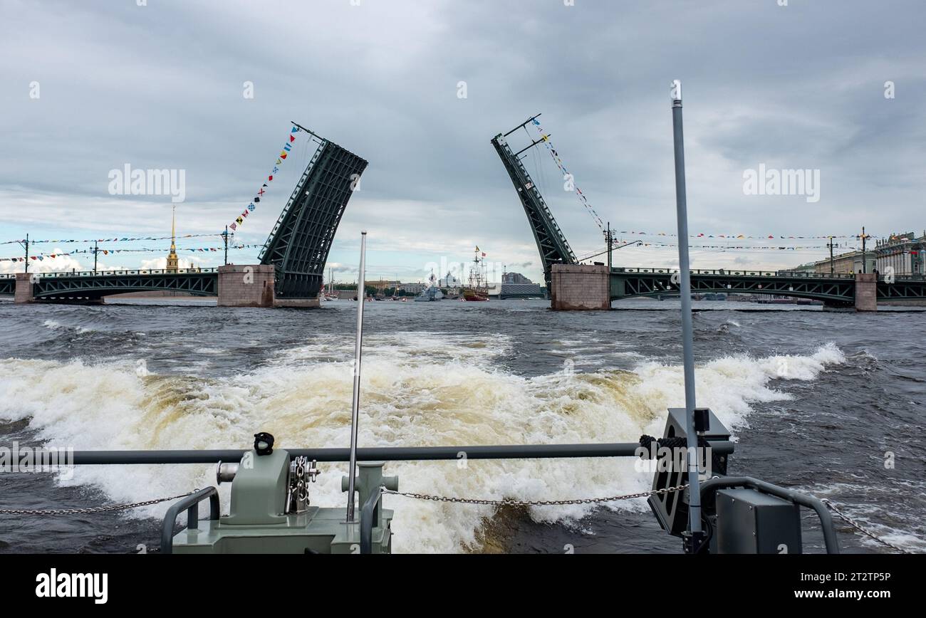 Divorced bridge across neva river hi-res stock photography and images ...