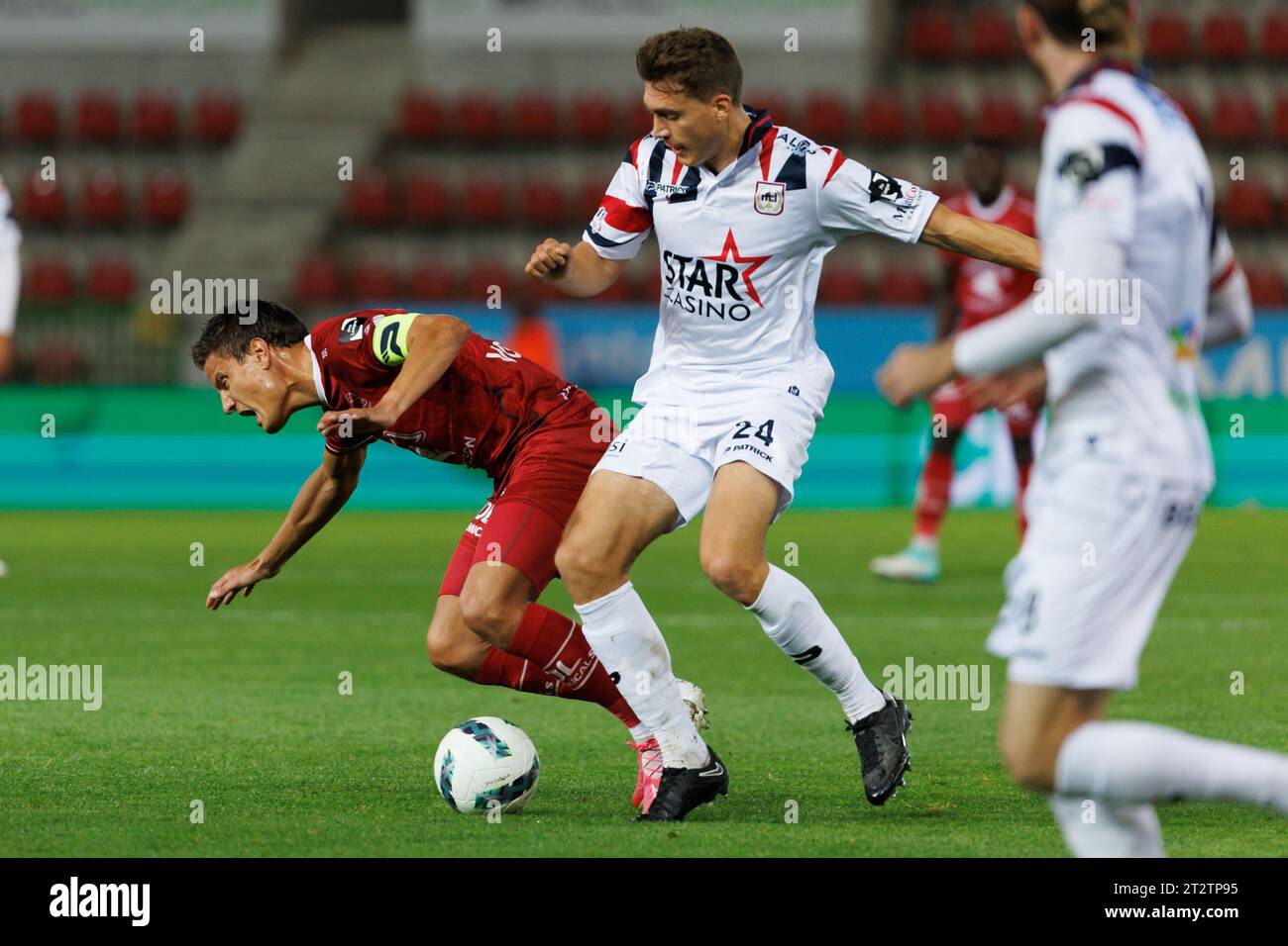 Waregem, Belgium. 21st Oct, 2023. Essevee's Jelle Vossen and Liege's ...