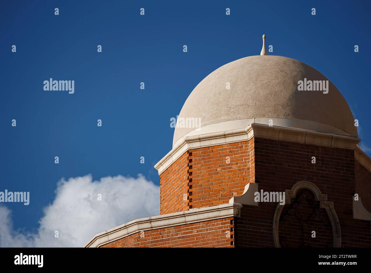 Round red brick building hi-res stock photography and images - Alamy