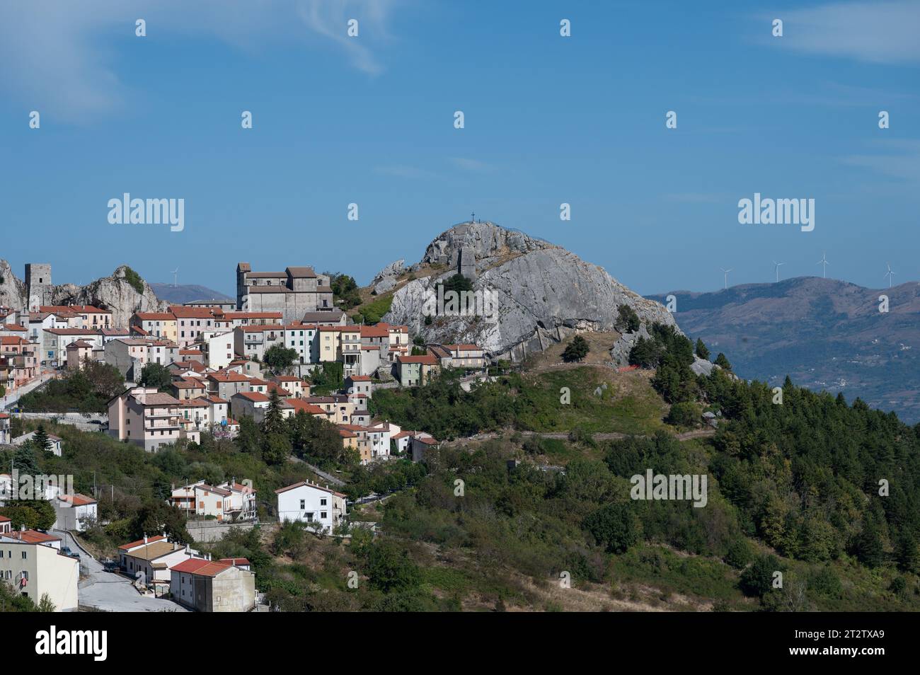 It is an Italian town of 732 inhabitants in the province of Isernia in ...
