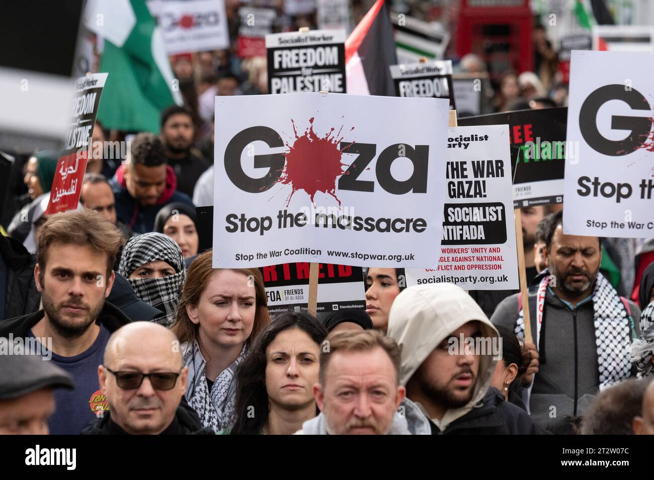 London, UK. 21 October, 2023. Tens of thousands of Palestine supporters ...