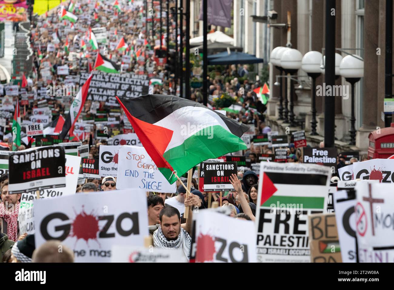 London, UK. 21 October, 2023. Tens of thousands of Palestine supporters ...