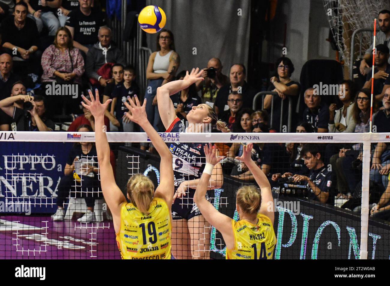 Chieri, Italy. 21st Oct, 2023. attack Kingdon - Cheri76-Imoco Volley ...