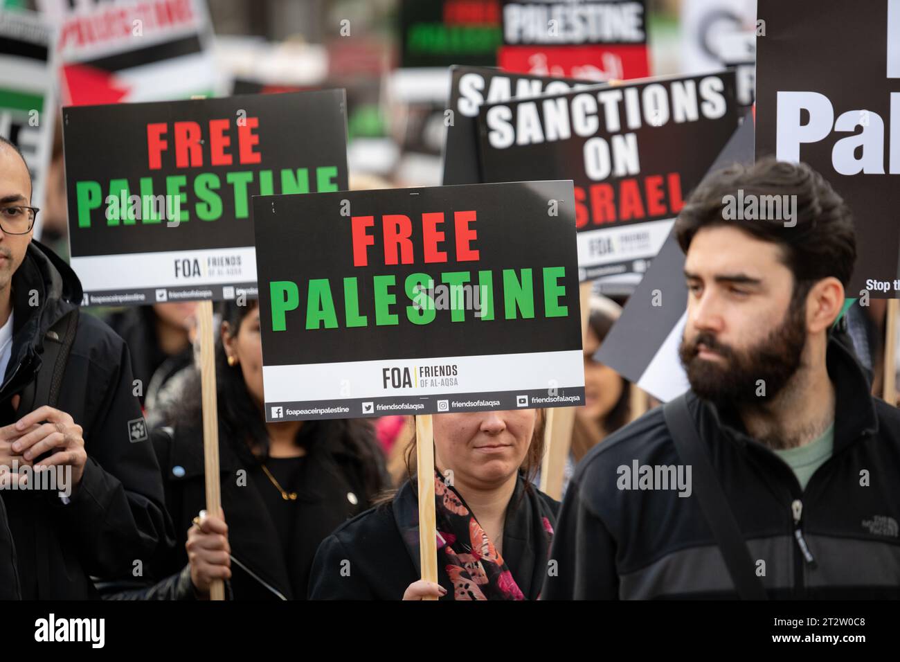 London, UK. 21 October, 2023. Tens of thousands of Palestine supporters ...