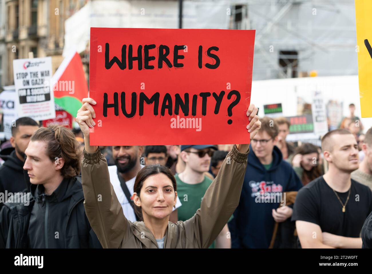 London, UK. 21 October, 2023. Tens of thousands of Palestine supporters ...