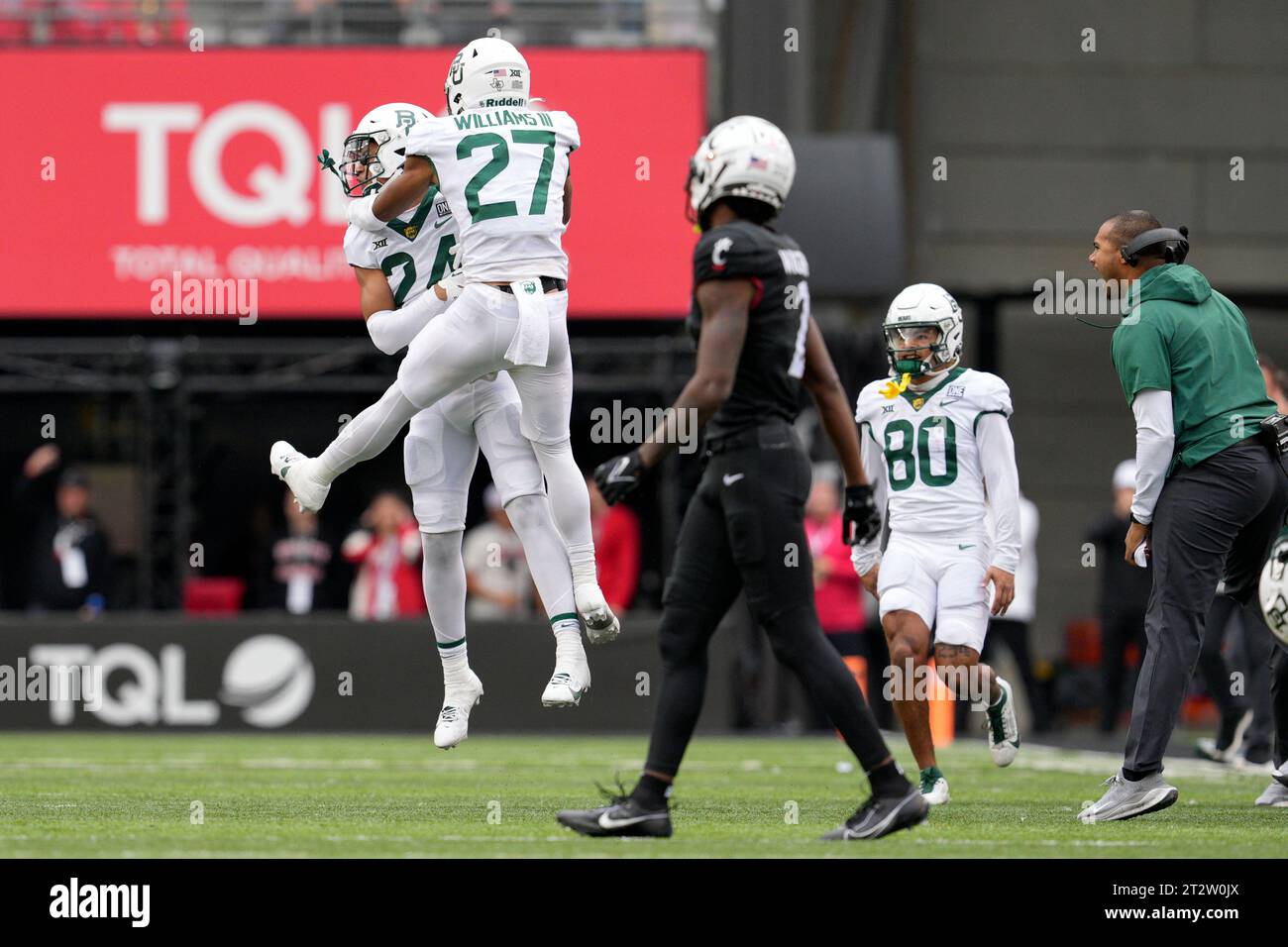 Baylor safety Corey Gordon Jr. (24) celebrates with Tevin Williams III ...