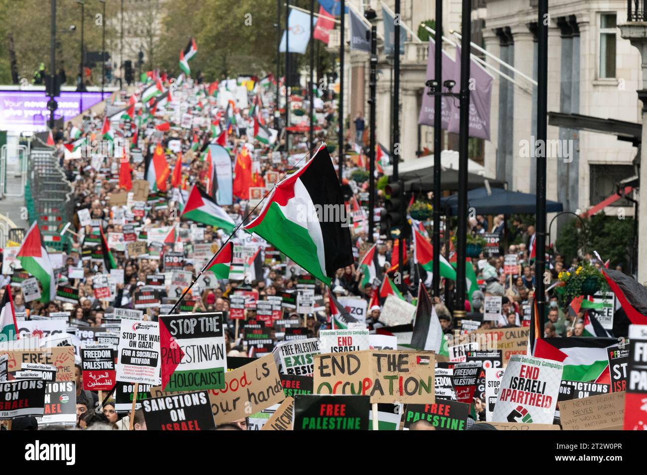 London, UK. 21 October, 2023. Tens of thousands of Palestine supporters ...