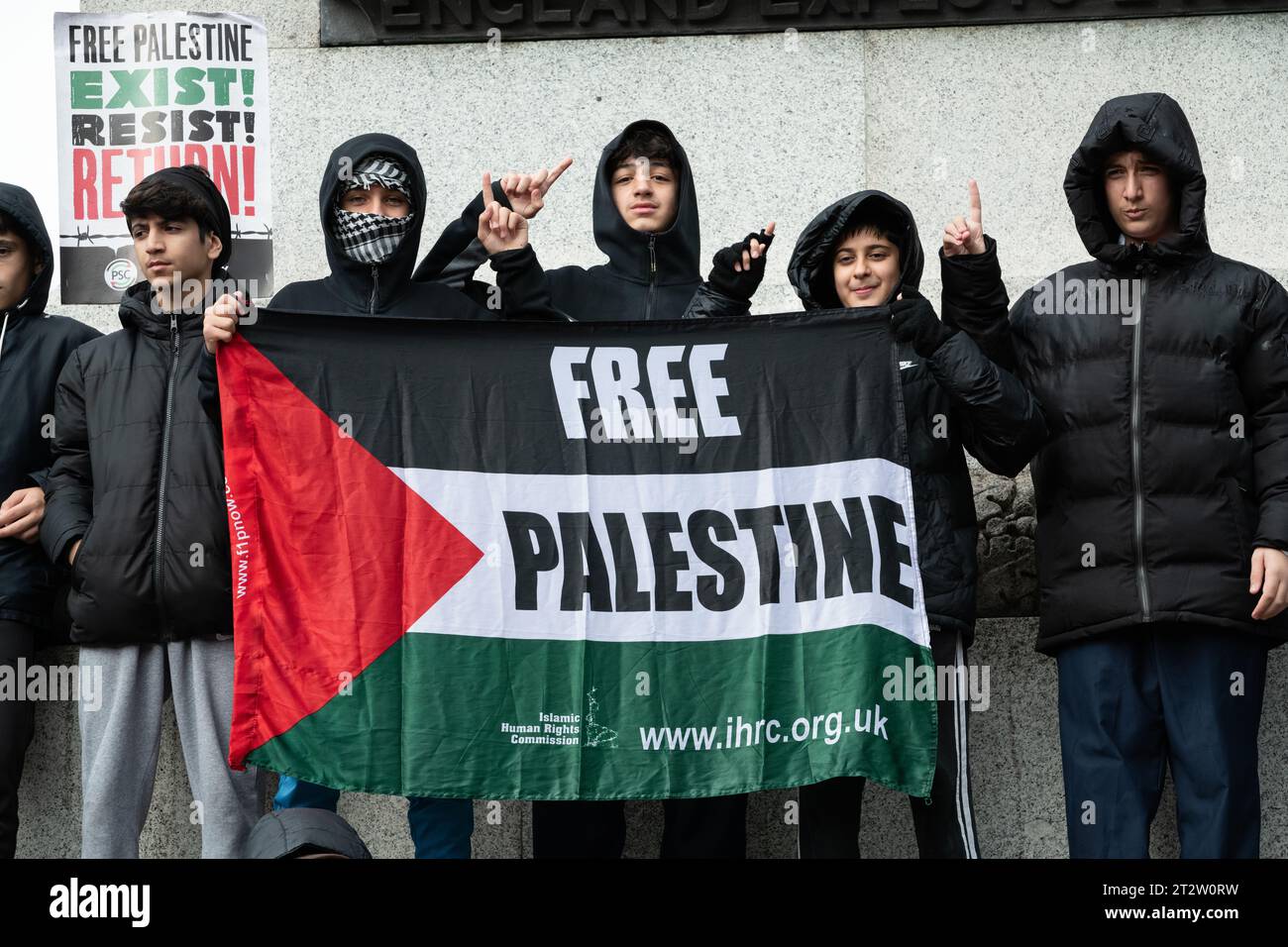 London, UK. 21 October, 2023. Tens of thousands of Palestine supporters ...