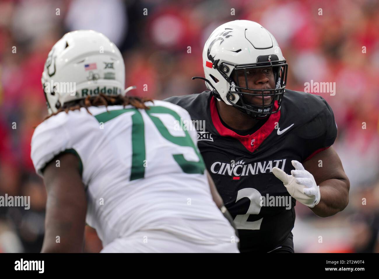 Cincinnati Bearcats defensive lineman Dontay Corleone (2) rushes from ...