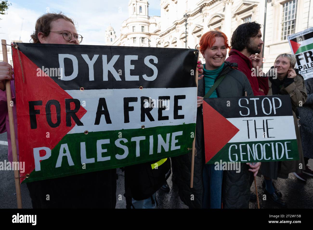 London, UK. 21 October, 2023. Tens of thousands of Palestine supporters ...