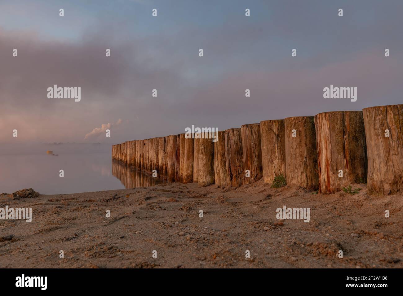 A wooden groyne hi-res stock photography and images - Alamy