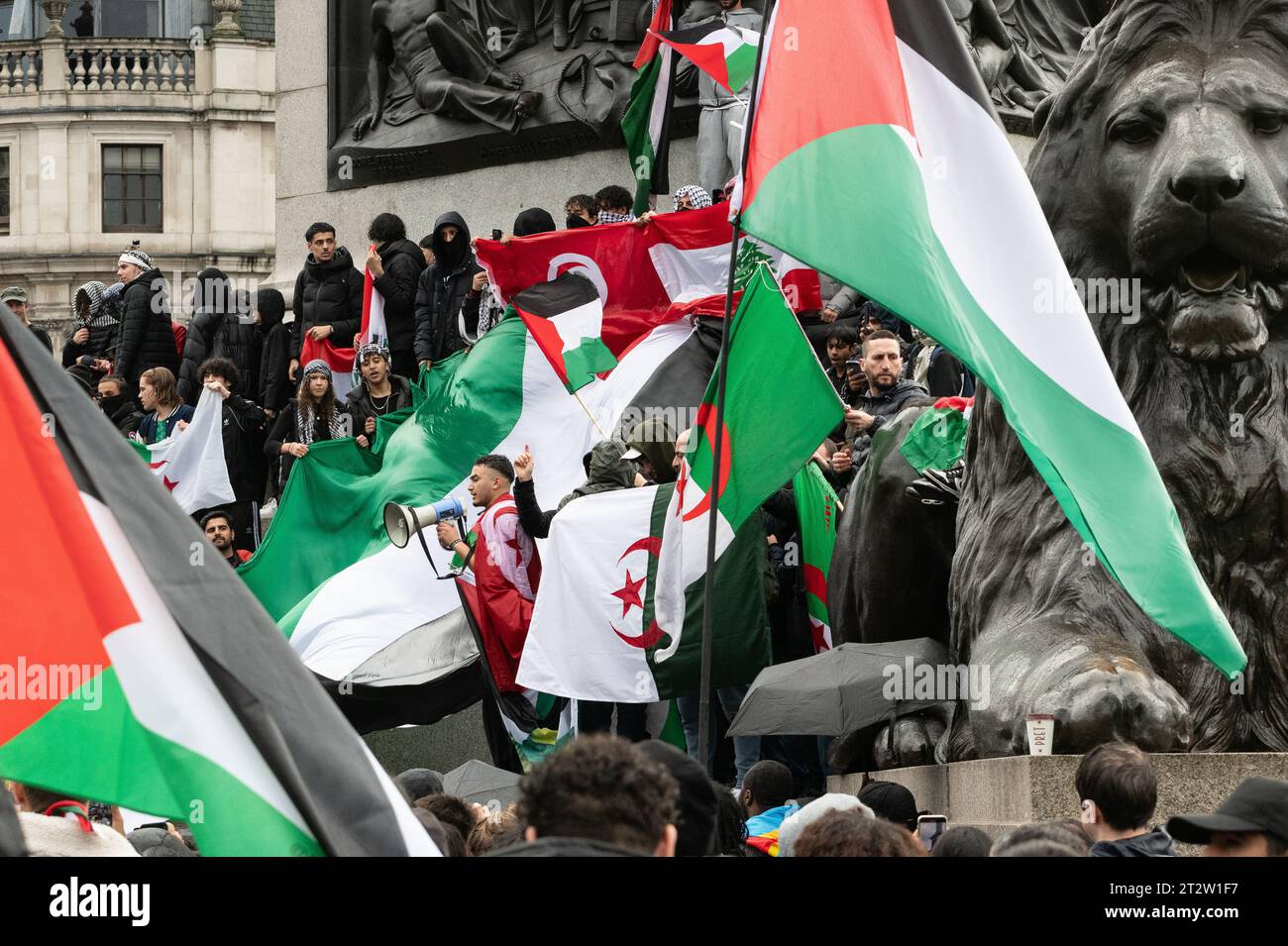 London, UK. 21 October, 2023. Tens of thousands of Palestine supporters ...