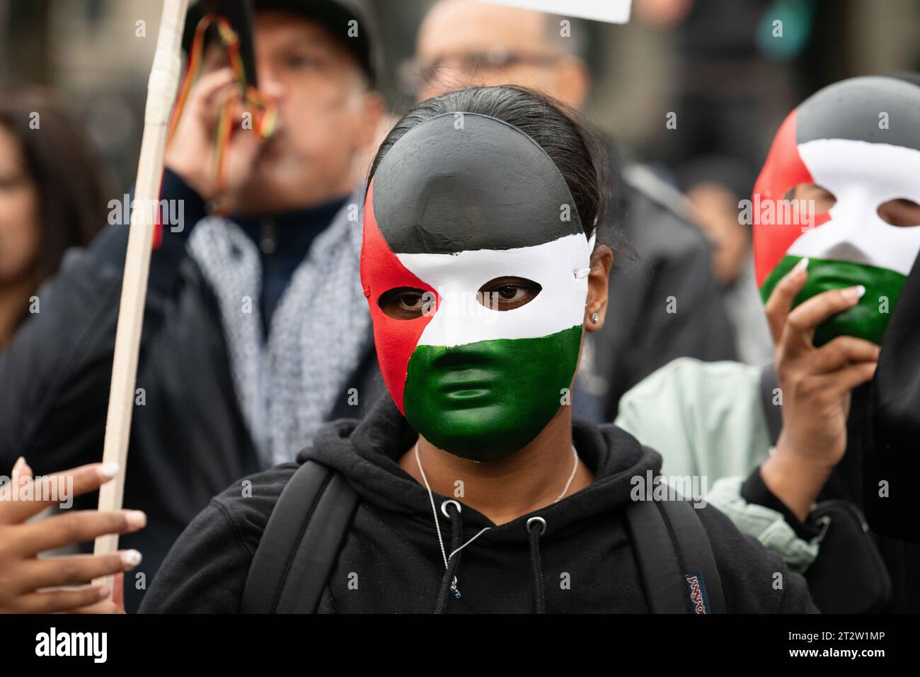 London, UK. 21 October, 2023. Tens of thousands of Palestine supporters ...