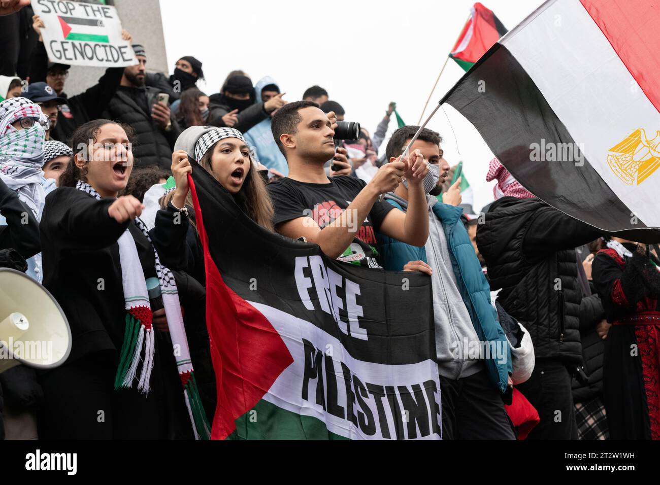 London, UK. 21 October, 2023. Tens of thousands of Palestine supporters ...