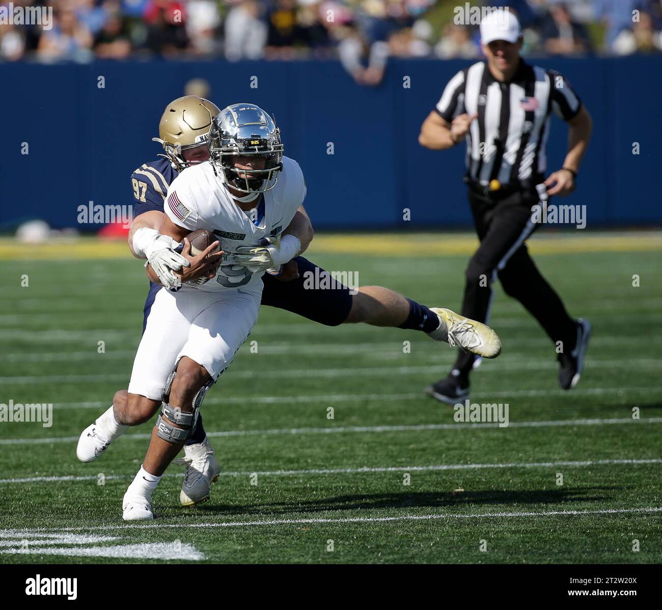 Annapolis, MD, USA. 21st Oct, 2023. Air Force Falcons QB #9 Zac Larrier ...