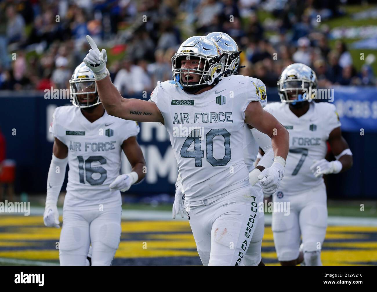 Annapolis, MD, USA. 21st Oct, 2023. Air Force Falcons LB #40 Alec Mock ...