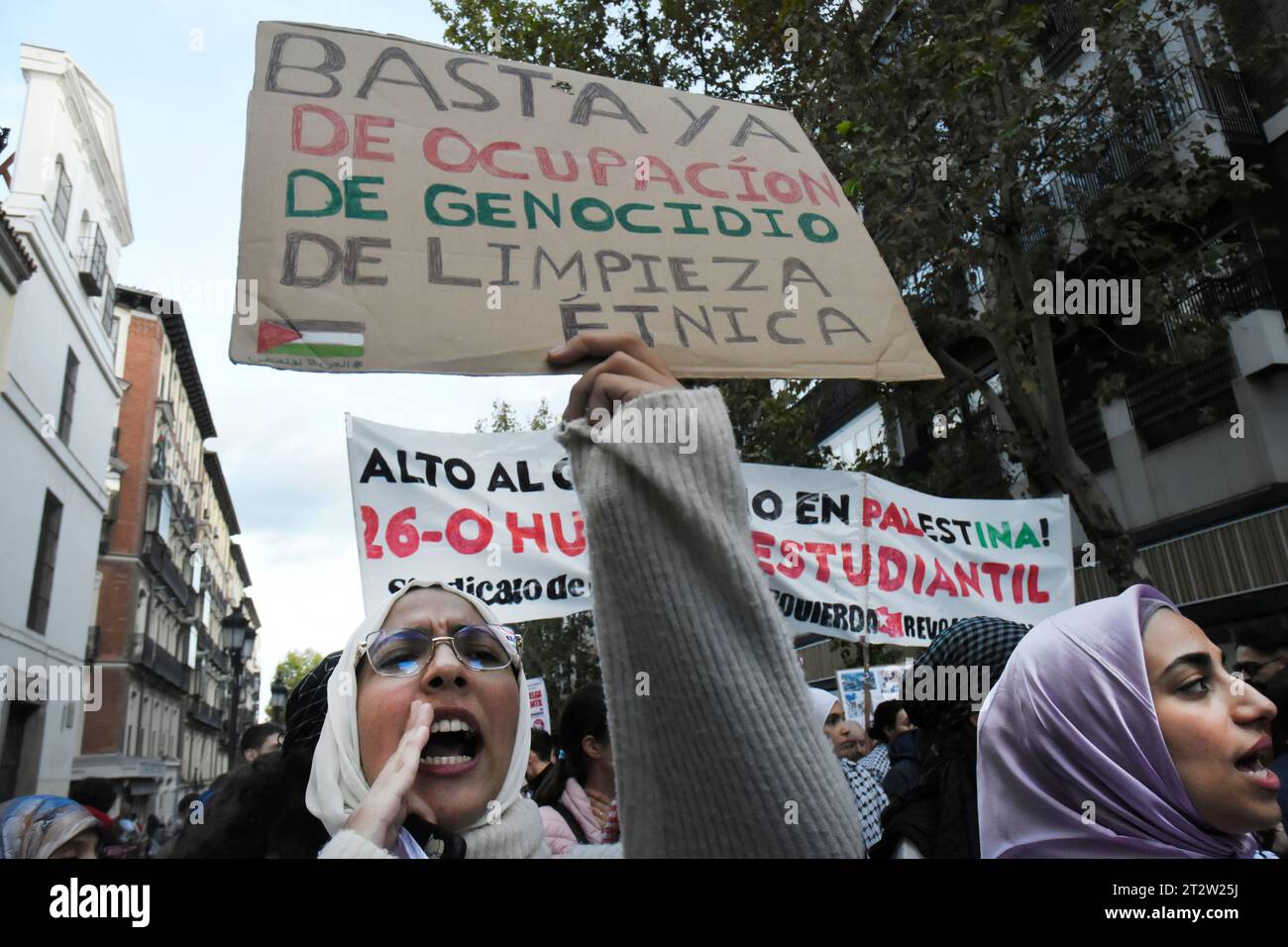 Madrid, Madrid, Spain. 21st Oct, 2023. Thousands of people demonstrated ...