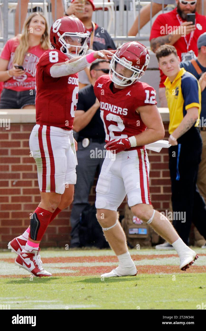 Oklahoma quarterback Dillon Gabriel (8) and wide receiver Drake Stoops ...