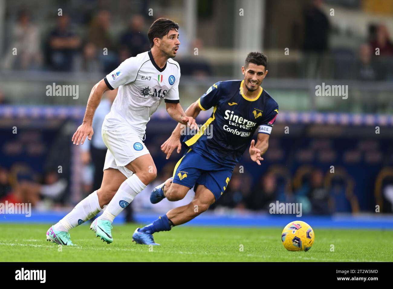 Giovanni Simeone (Napoli)Davide Faraoni (Hellas Verona) during the ...