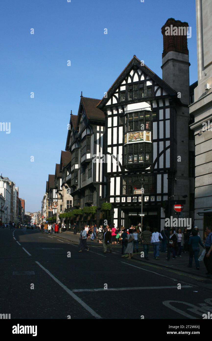 2007 people walking on hi-res stock photography and images - Alamy