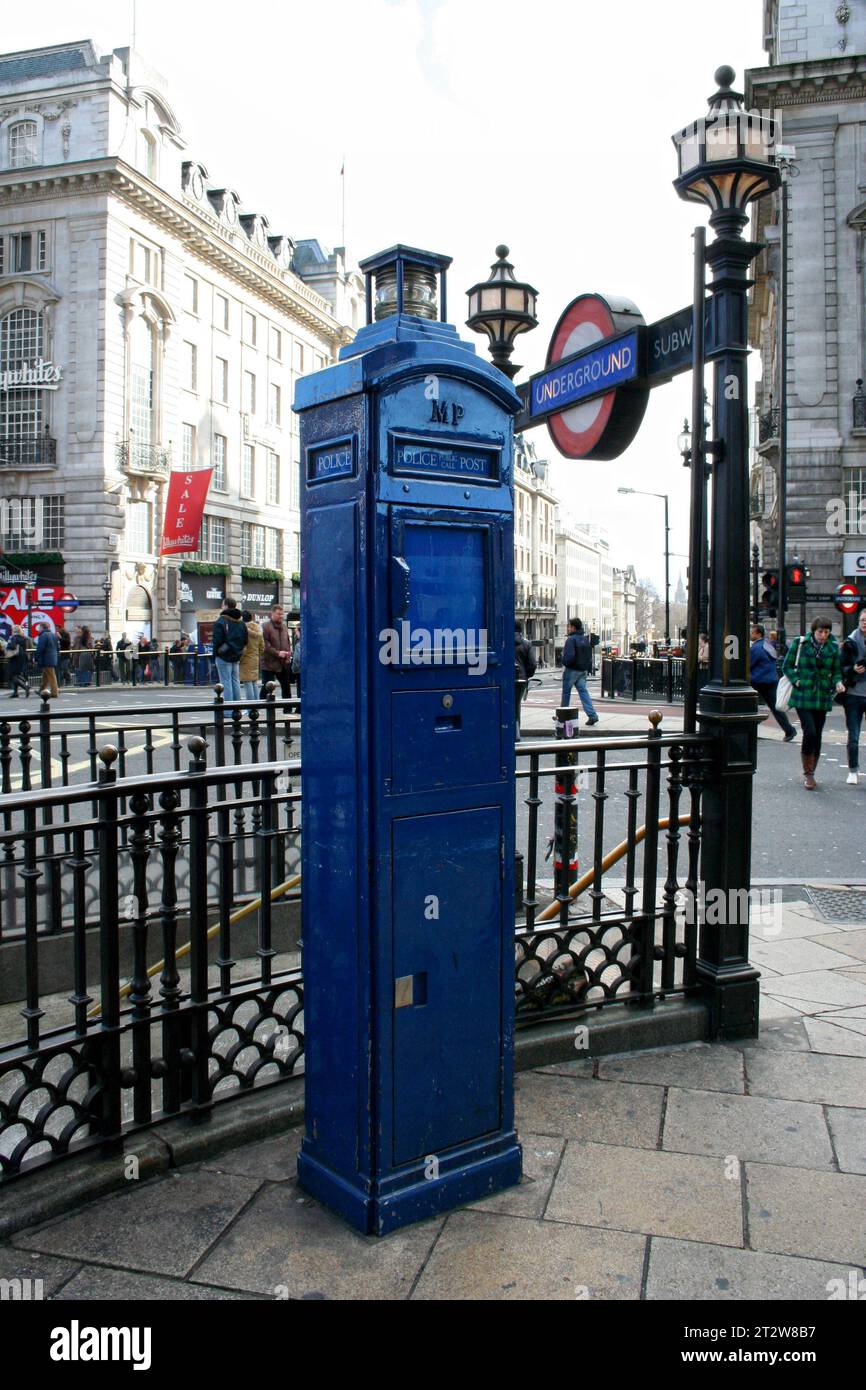 Piccadilly circus police phone box hi-res stock photography and images ...